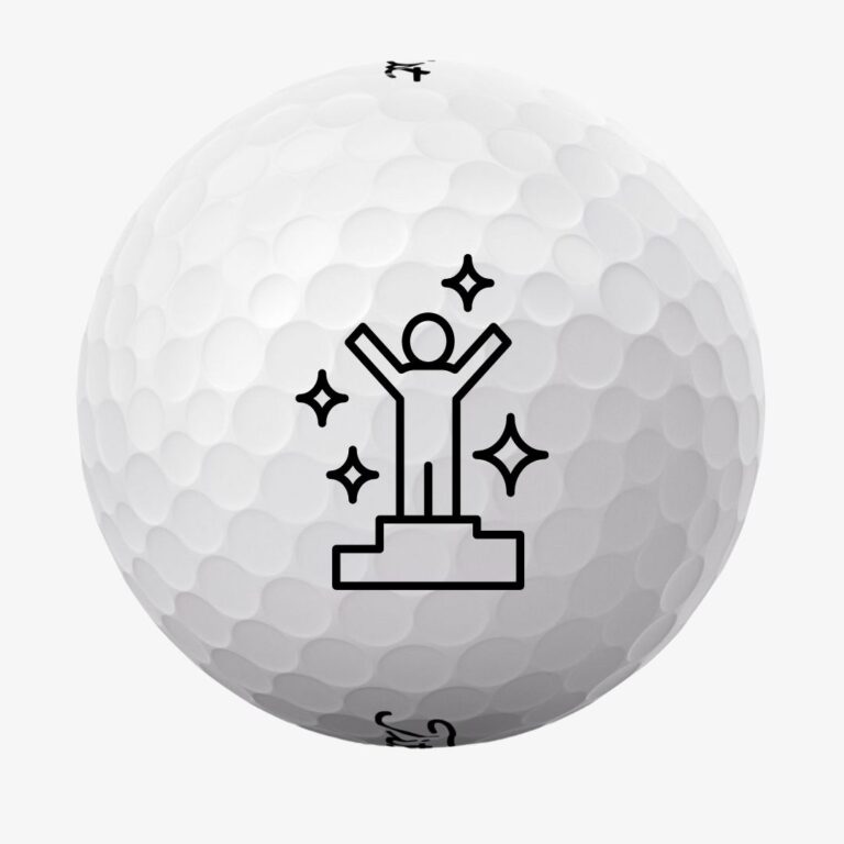 Golfbolde med pokal - præmie til vinderen af golfturneringen.